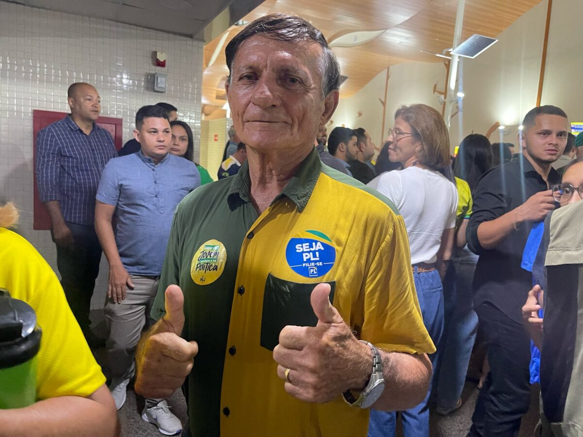 “É um prazer”, diz sósia de Bolsonaro ao ser comparado com ex ...