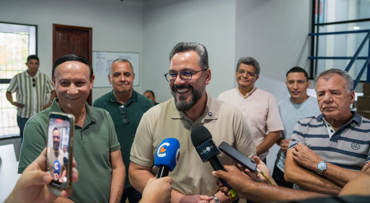 “Eu espero casamento”, diz Alan Rick ao chegar na sede do MDB para ...